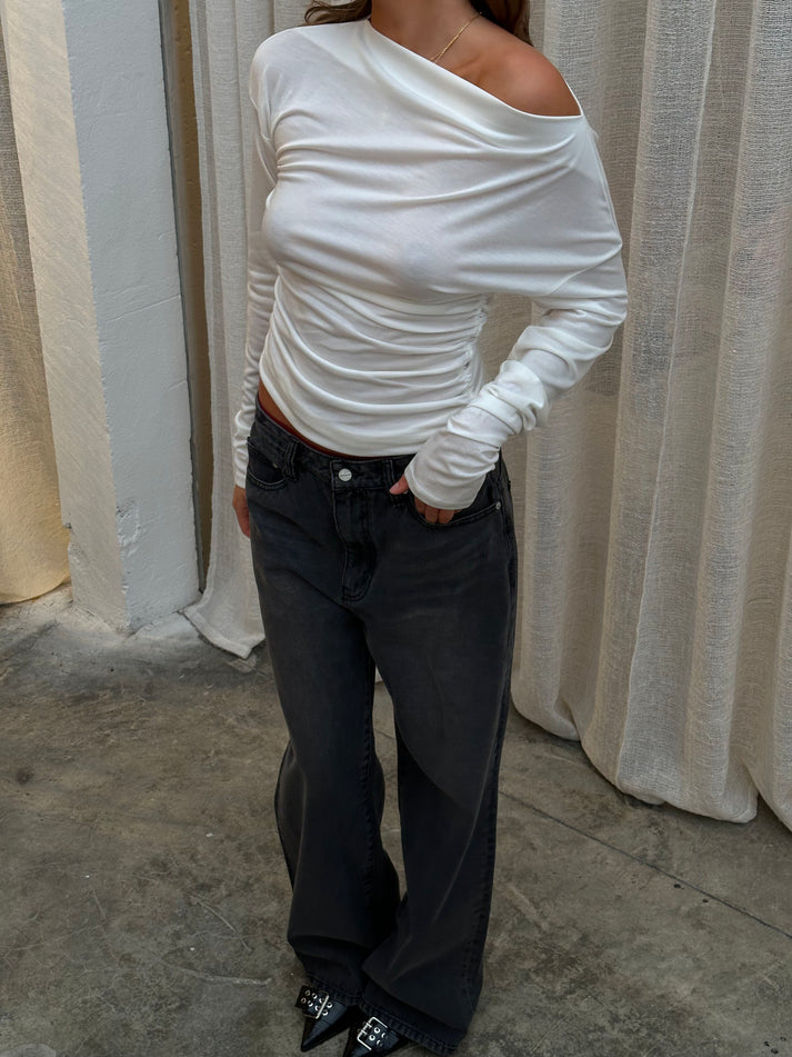 Boatneck Side Pleats Top White – The Room Antwerp