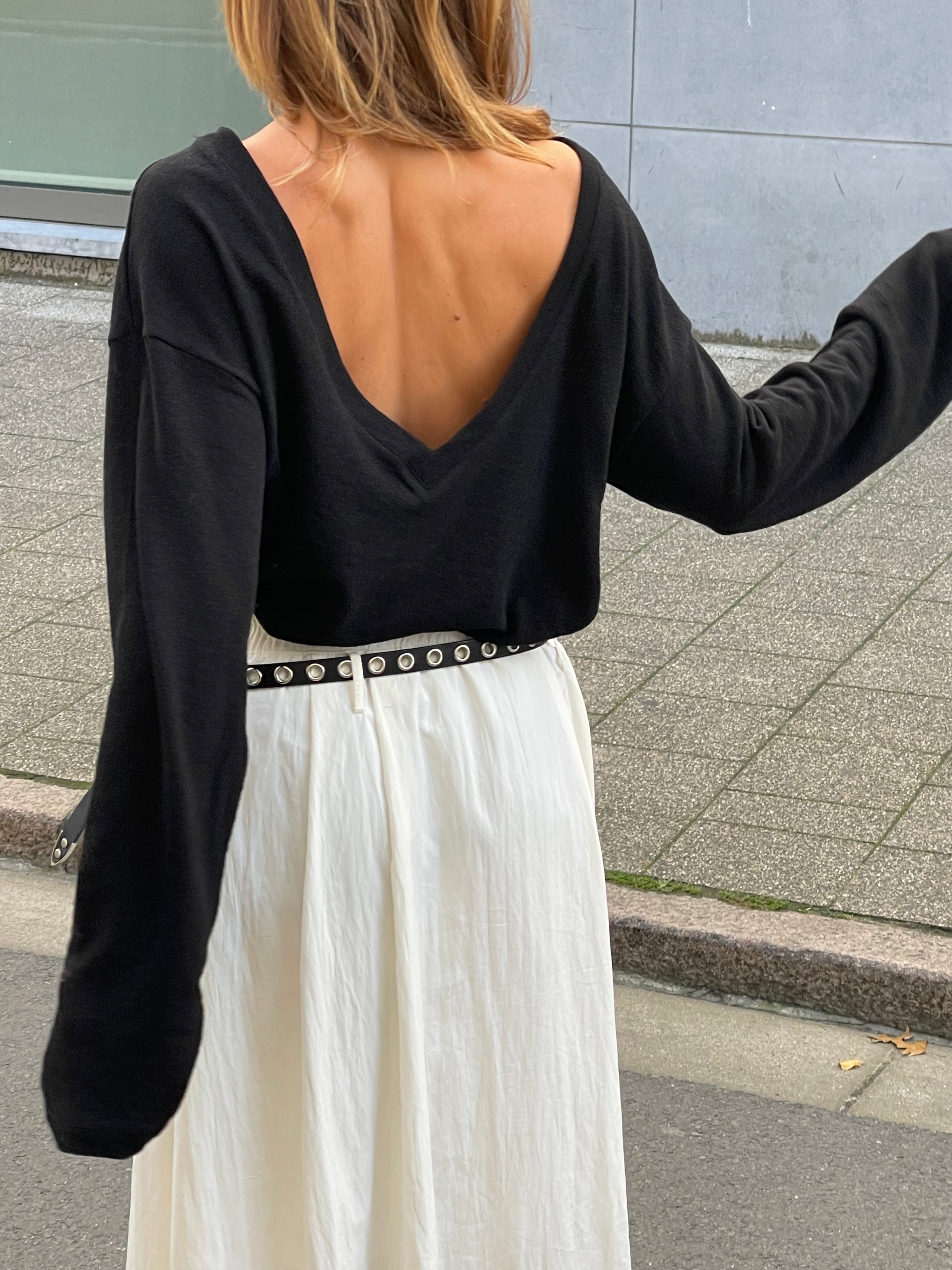 V-Back Longsleeve Top Black – The Room Antwerp