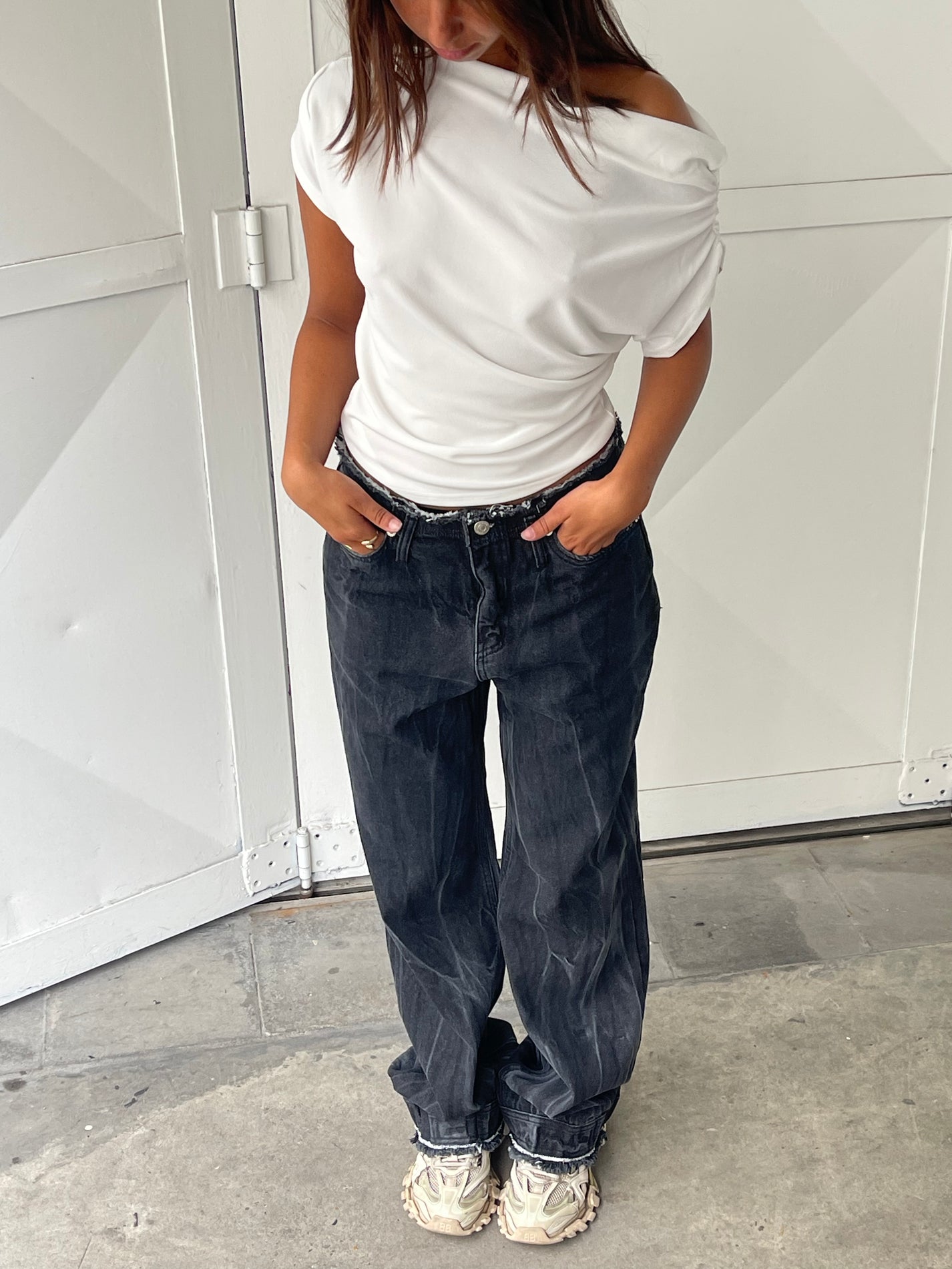 Draped Over Shoulder Top White – The Room Antwerp